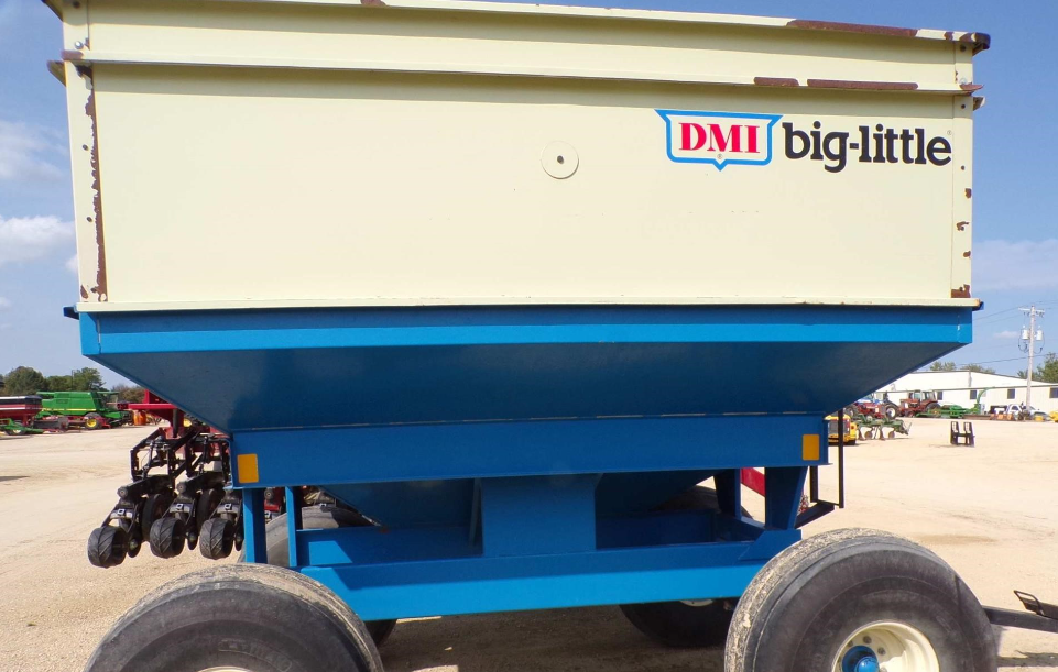 SOLD - DMI D320 Harvesting | Tractor Zoom