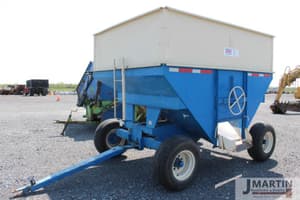 SOLD - DMI D400A 400bu gravity wagon Harvesting with 400 Bu | Tractor Zoom