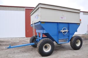 SOLD - DMI D400A gravity wagon Harvesting | Tractor Zoom