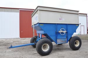 SOLD - DMI D400A gravity wagon Harvesting | Tractor Zoom
