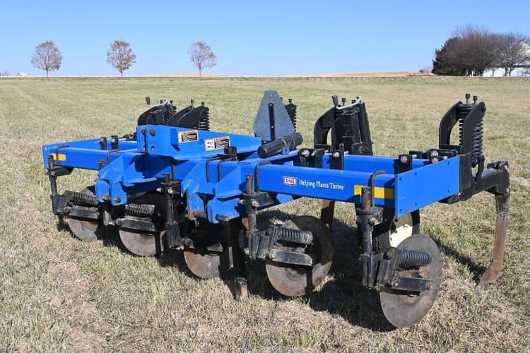 SOLD - DMI 2500B Tillage Rippers | Tractor Zoom