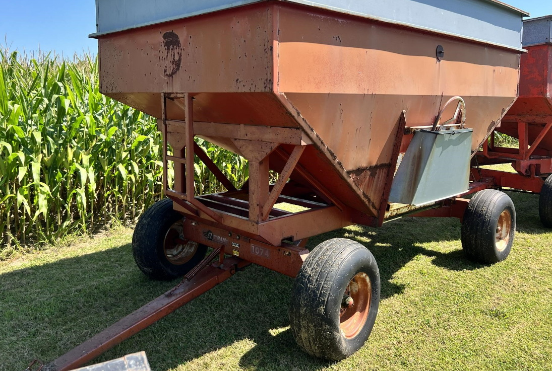 SOLD - E-Z Trail 1074 Harvesting | Tractor Zoom