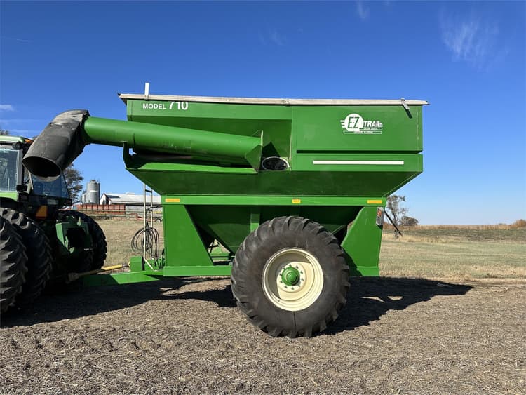 E-Z Trail 710 Harvesting Grain Carts for Sale | Tractor Zoom