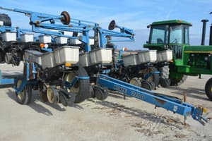 SOLD - 1992 Kinze 2200 Lot No. 35-353 Planting with 8 Rows | Tractor Zoom