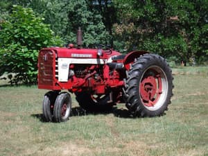 SOLD - 1959 Farmall 340 Lot No. 15 Tractors with 47 HP | Tractor Zoom