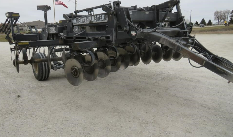 SOLD - Earthmaster 1700 Tillage with --- Shanks | Tractor Zoom