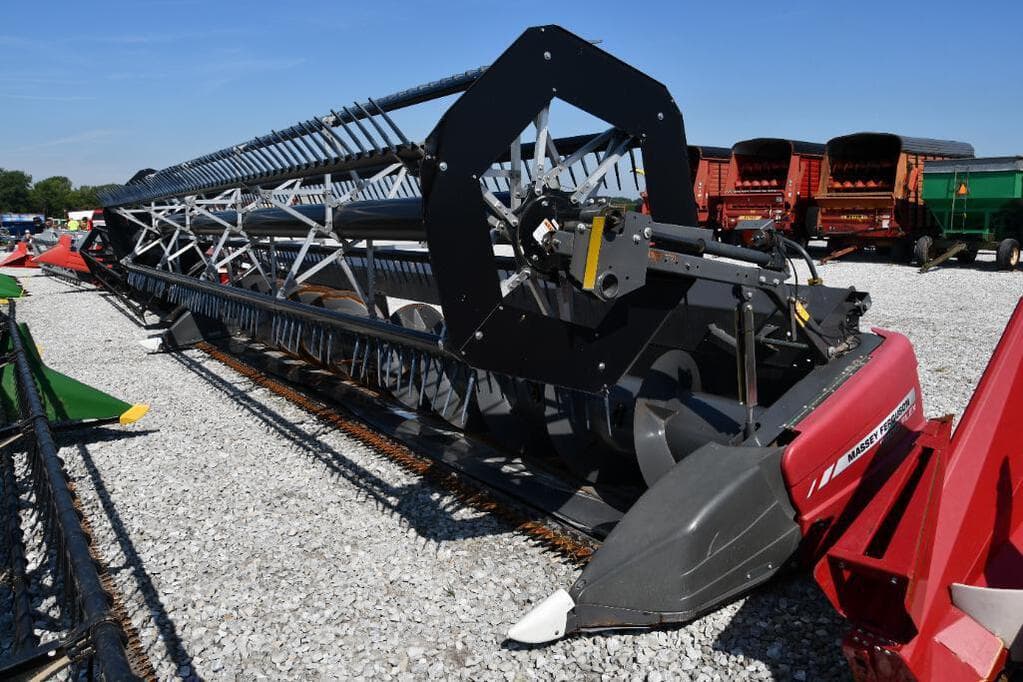Tractor Zoom - Massey Ferguson 8200