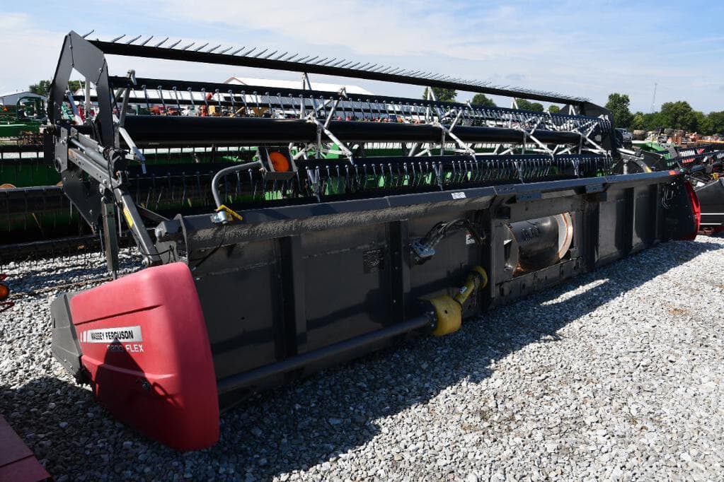 Tractor Zoom - Massey Ferguson 8200