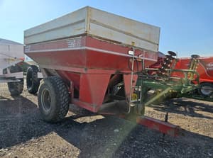 SOLD - EZ-Flow 475 Stock No. 210115 Harvesting with 475 Bu | Tractor Zoom