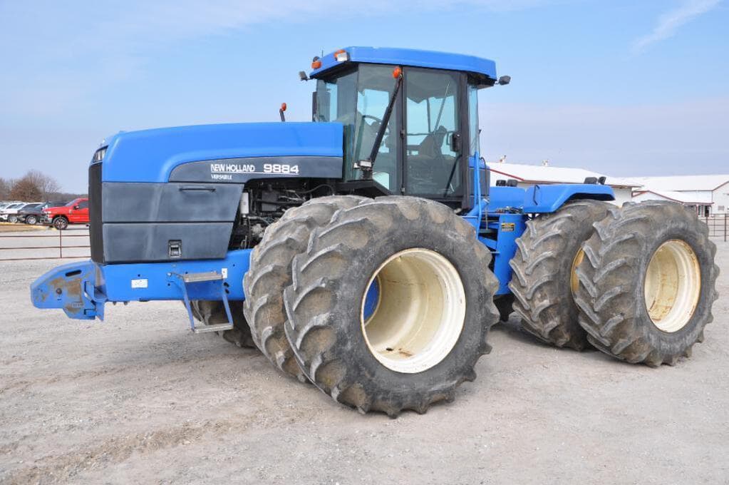 Tractor Zoom - New Holland 9884
