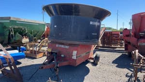 SOLD - FARM HAND HF3040 ROUND BALE GRINDER Hay and Forage | Tractor Zoom