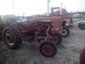 SOLD - Farmall 140 Lot No. 8560 Tractors with 23 HP | Tractor Zoom