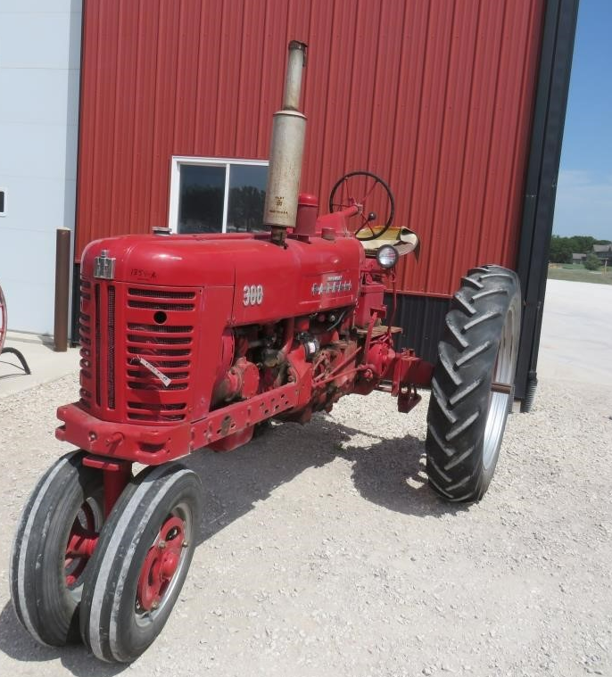SOLD - Farmall 300 Lot No. 8667a384-11cf-11ed-9544-0246304ce823 ...