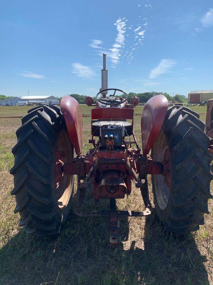 Farmall 340 Tractors 40 to 99 HP for Sale | Tractor Zoom