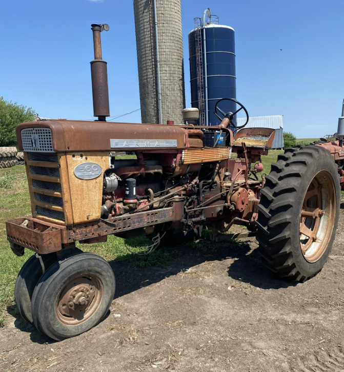 SOLD - Farmall 560 Lot No. 82402084-2326-11ed-8bec-0246304ce823 ...