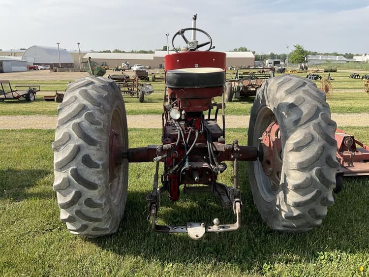 Farmall 560 Tractors 40 to 99 HP for Sale | Tractor Zoom