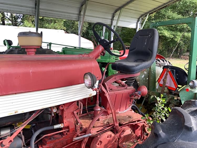 Farmall 560 Tractors 40 to 99 HP for Sale | Tractor Zoom