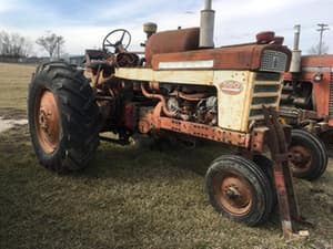 SOLD - Farmall 560 LP Tractor, Fast Hitch Tractors with 72 HP | Tractor ...