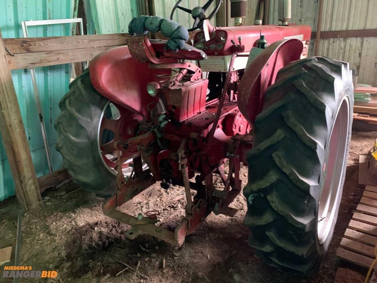 International Harvester 560 Tractors 40 to 99 HP for Sale | Tractor Zoom