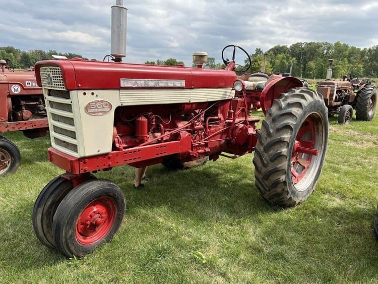 SOLD - Farmall 560 Tractors 40 to 99 HP | Tractor Zoom