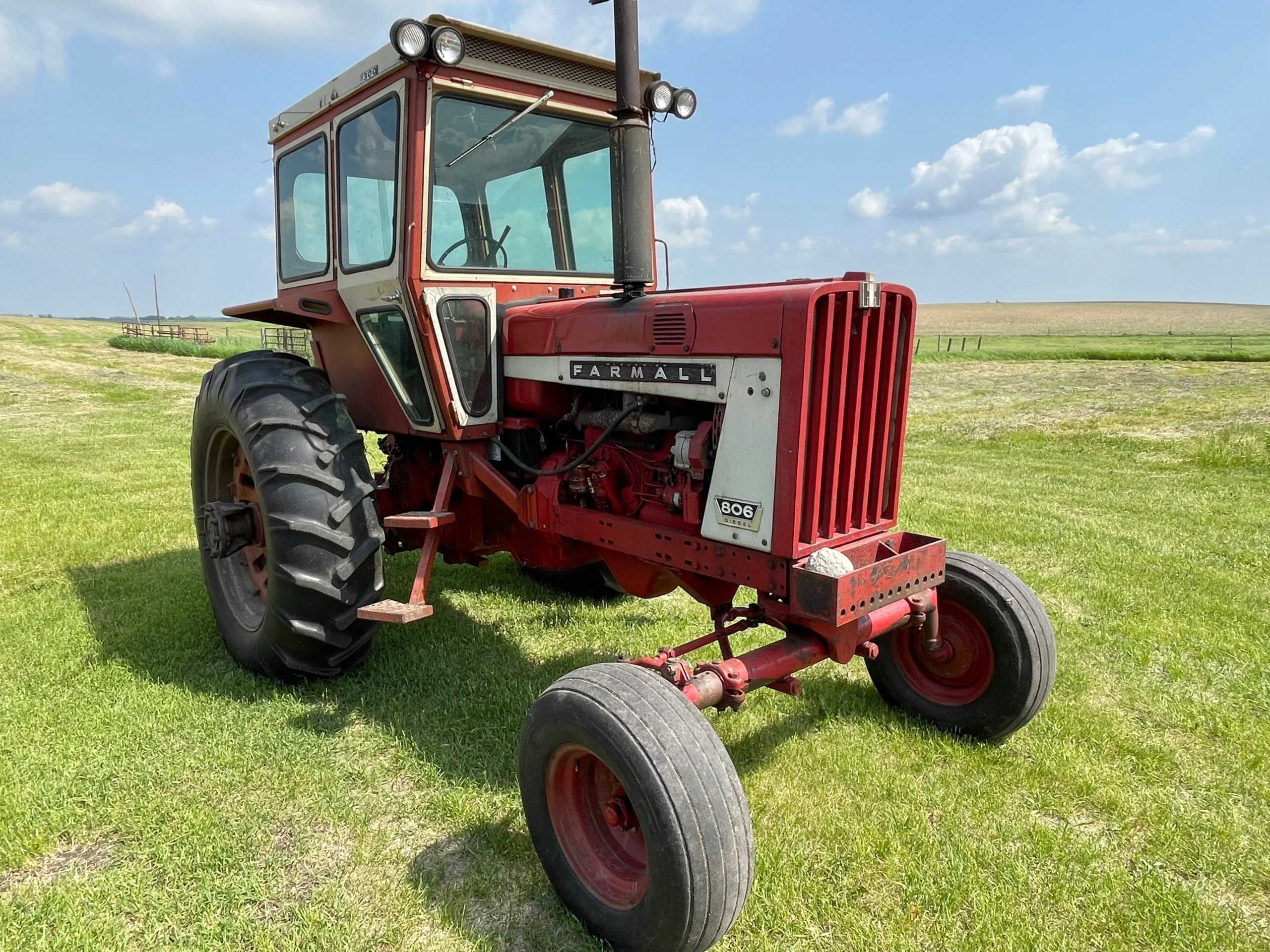 SOLD - Farmall 806 Lot No. ba7a3c45-02db-11ed-9544-0246304ce823 ...