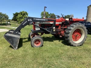 SOLD - Farmall 806 Loader Tractor Tractors with 4,296 Hrs | Tractor Zoom
