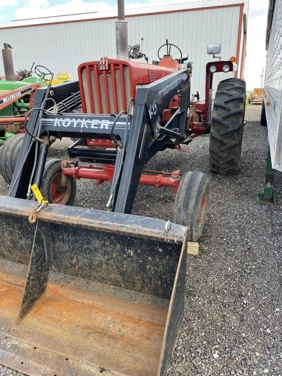 Farmall 806 Tractors 100 to 174 HP for Sale | Tractor Zoom