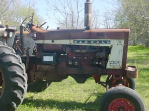 SOLD - Farmall 806 Tractor Tractors with 105 HP | Tractor Zoom