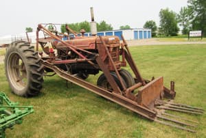 SOLD - Farmall H w/loader Lot No. 11007 Tractors with 26 HP | Tractor Zoom