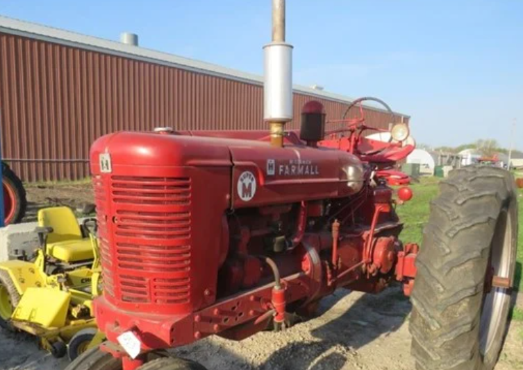 SOLD - Farmall Super M Lot No. 37a3cd68-e4f8-11ec-9544-0246304ce823 ...