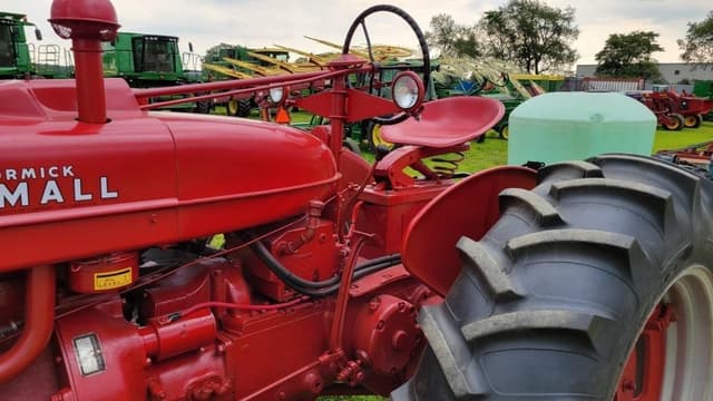 Farmall Super M Lot No. 108 Tractors For Sale with 51 HP | Tractor Zoom