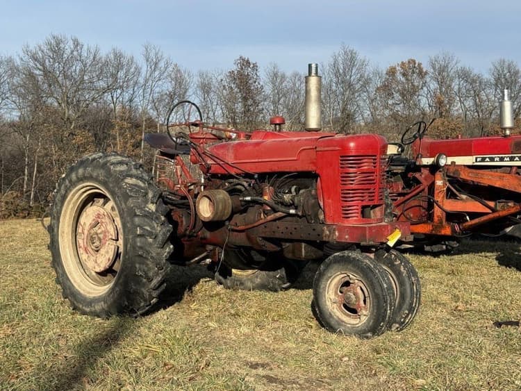 SOLD - Farmall Super M Tractors 40 to 99 HP | Tractor Zoom