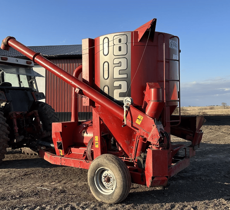 Tractor Zoom - Farmhand 822