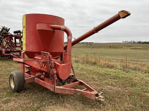 SOLD - Farmhand 825 Lot No. 7772 Hay and Forage | Tractor Zoom
