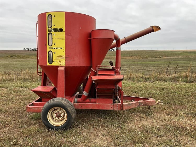 Farmhand 825 Hay and Forage Grinders/Mixers for Sale | Tractor Zoom