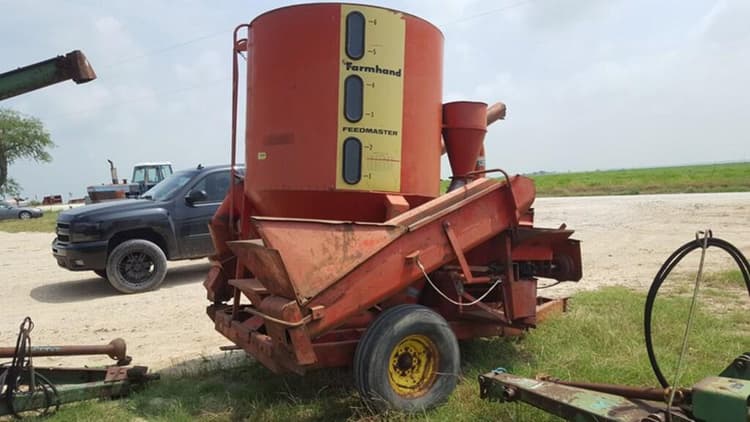 Farmhand F81C Hay and Forage Grinders/Mixers for Sale | Tractor Zoom