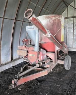 SOLD - Farmhand FeedMaster Lot No. 76001 Hay and Forage | Tractor Zoom