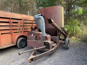 SOLD - Farmhand FeedMaster Lot No. 699b Hay and Forage | Tractor Zoom