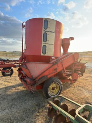 SOLD - Farmhand FeedMaster Lot No. 2990 Hay and Forage | Tractor Zoom