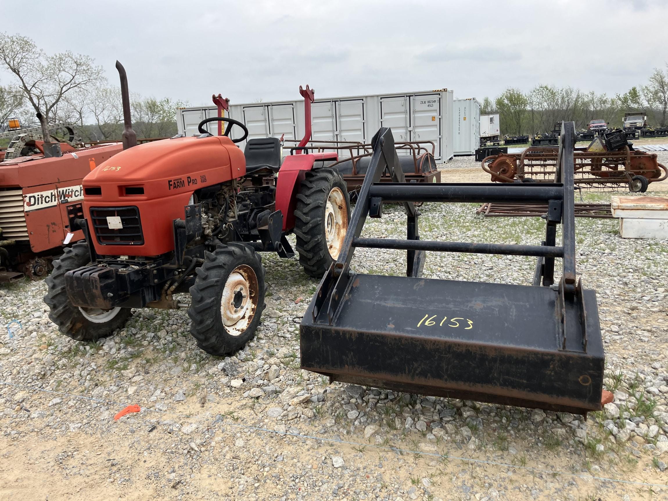 SOLD - FARMPRO 2425 4WD TRCTR W/LDR Tractors with 125 Hrs | Tractor Zoom