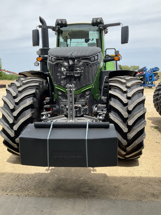 SOLD - 2023 Fendt 1046 Vario Tractors 425 or more HP | Tractor Zoom