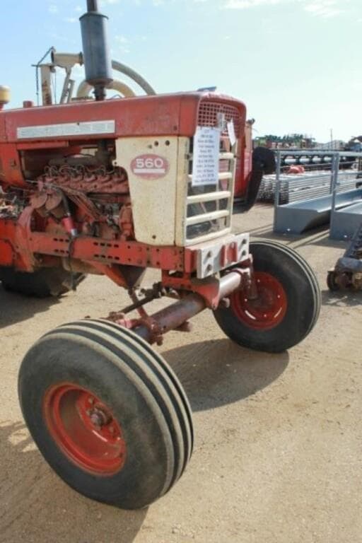 Tractor Zoom - 1960 International Harvester 560