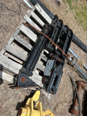 SOLD - Fleco Hydraulic Thumb Stock No. 03032949 Construction | Tractor Zoom