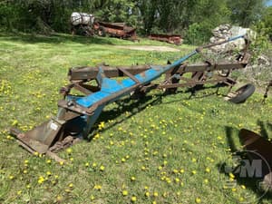 SOLD - Ford 142 Lot No. 200862 Tillage with 5 Bottoms | Tractor Zoom