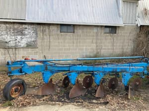SOLD - Ford 152 Lot No. 41 Tillage with 4 Bottoms | Tractor Zoom