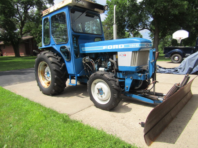 SOLD - Ford 1910 Tractors with 729 Hrs | Tractor Zoom