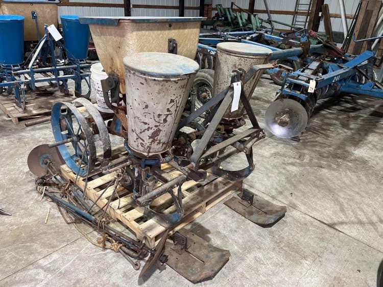 Ford 309 Planting Planters for Sale | Tractor Zoom