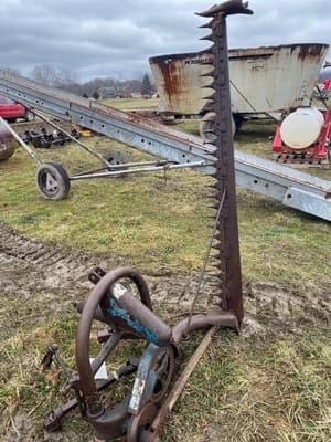 SOLD - Ford 501 Lot No. 573 Hay and Forage | Tractor Zoom