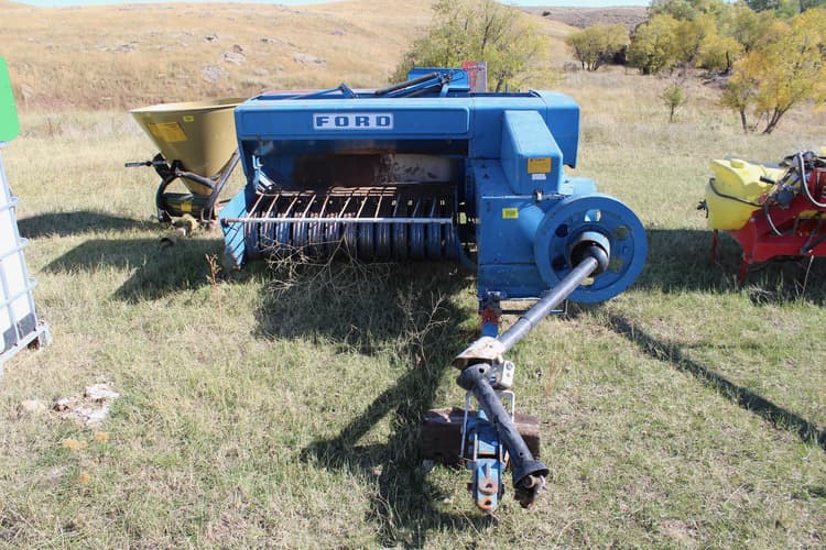 Ford 532 Hay and Forage Balers - Square for Sale | Tractor Zoom