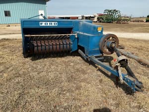SOLD - Ford 532 Lot No. 623 Hay and Forage with --- Bales | Tractor Zoom